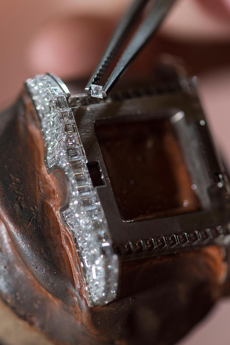 La Cote des Montres : Hermès Médor Serti Baguette - L’art délicat du ...