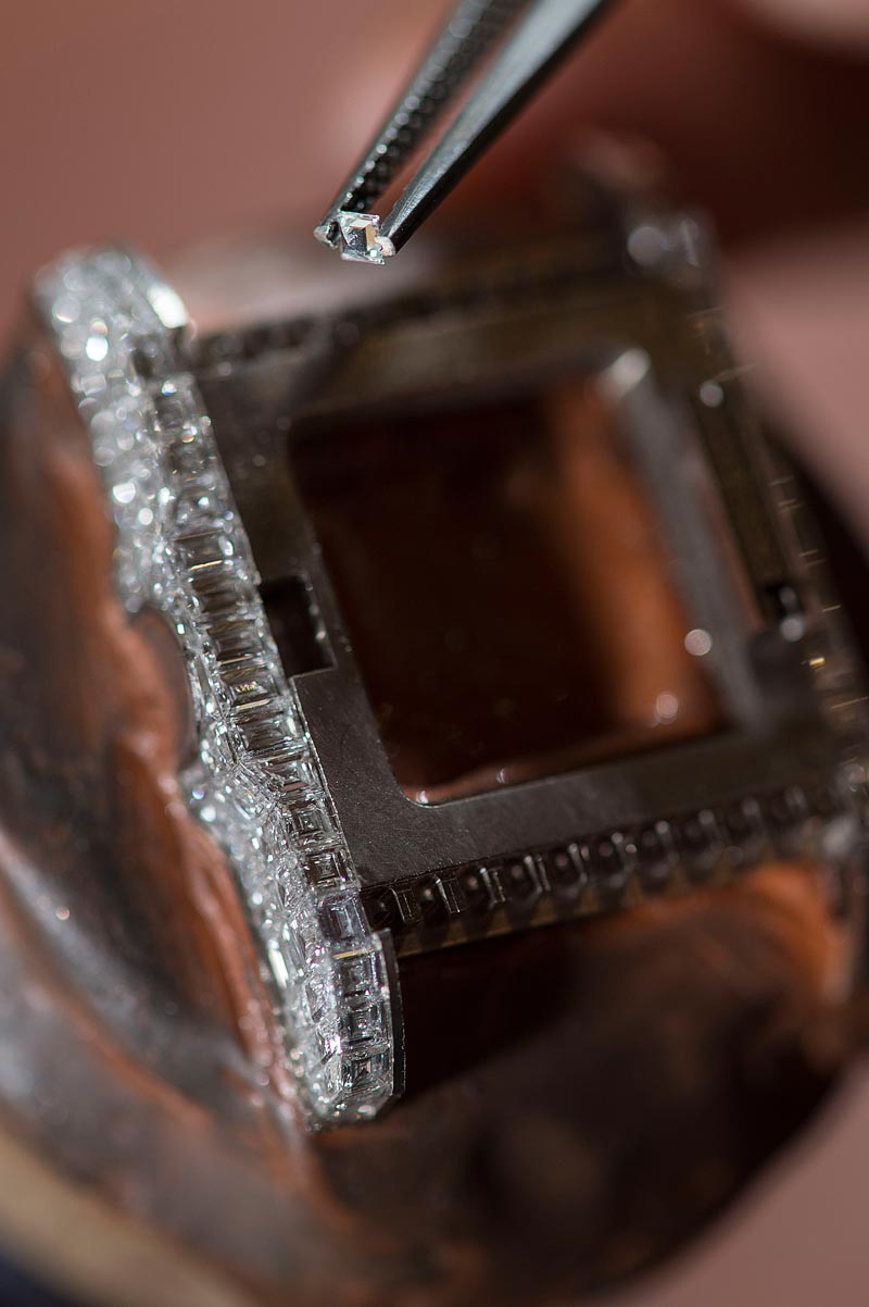 La Cote des Montres : Hermès Médor Serti Baguette - L’art délicat du ...