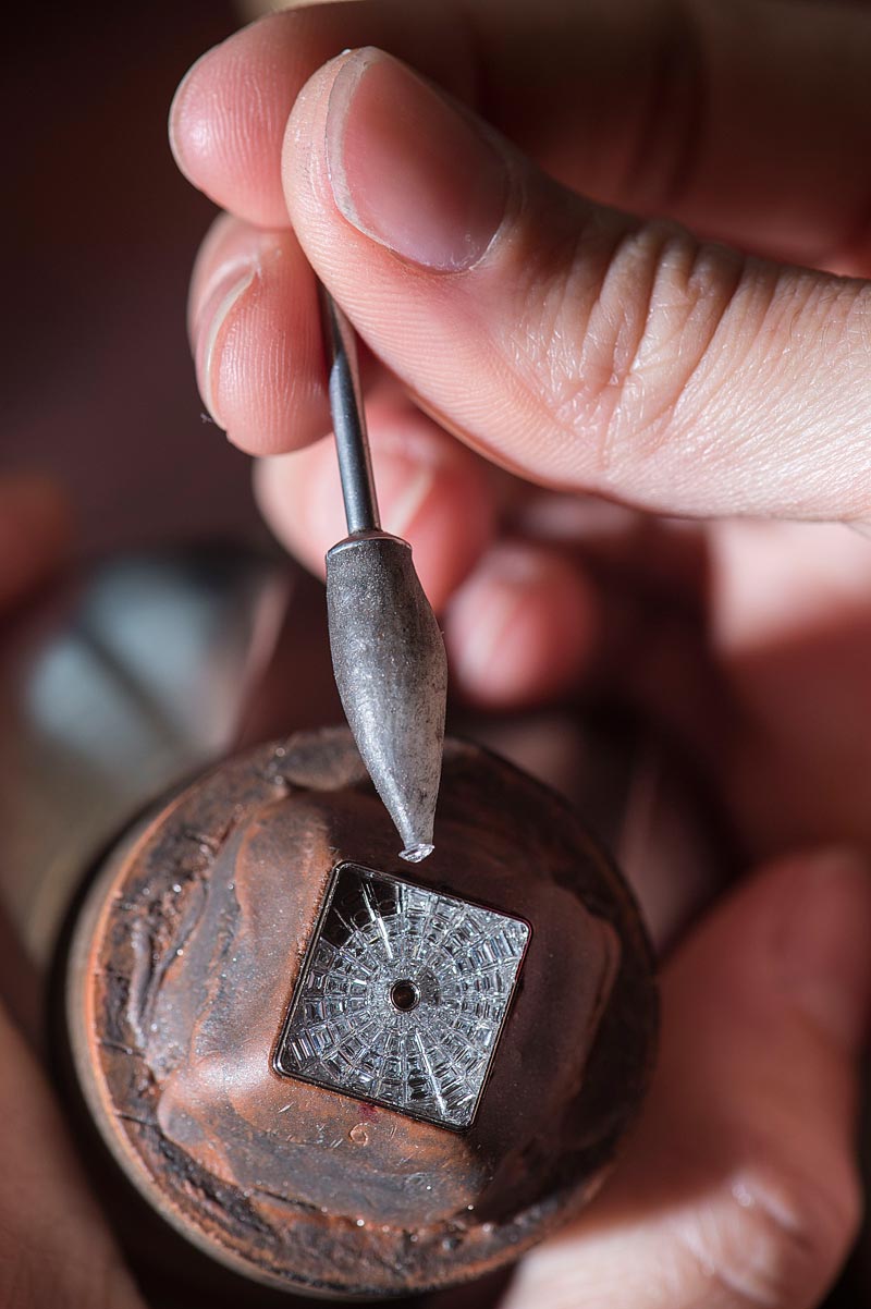 La Cote des Montres : Hermès Médor Serti Baguette - L’art délicat du ...