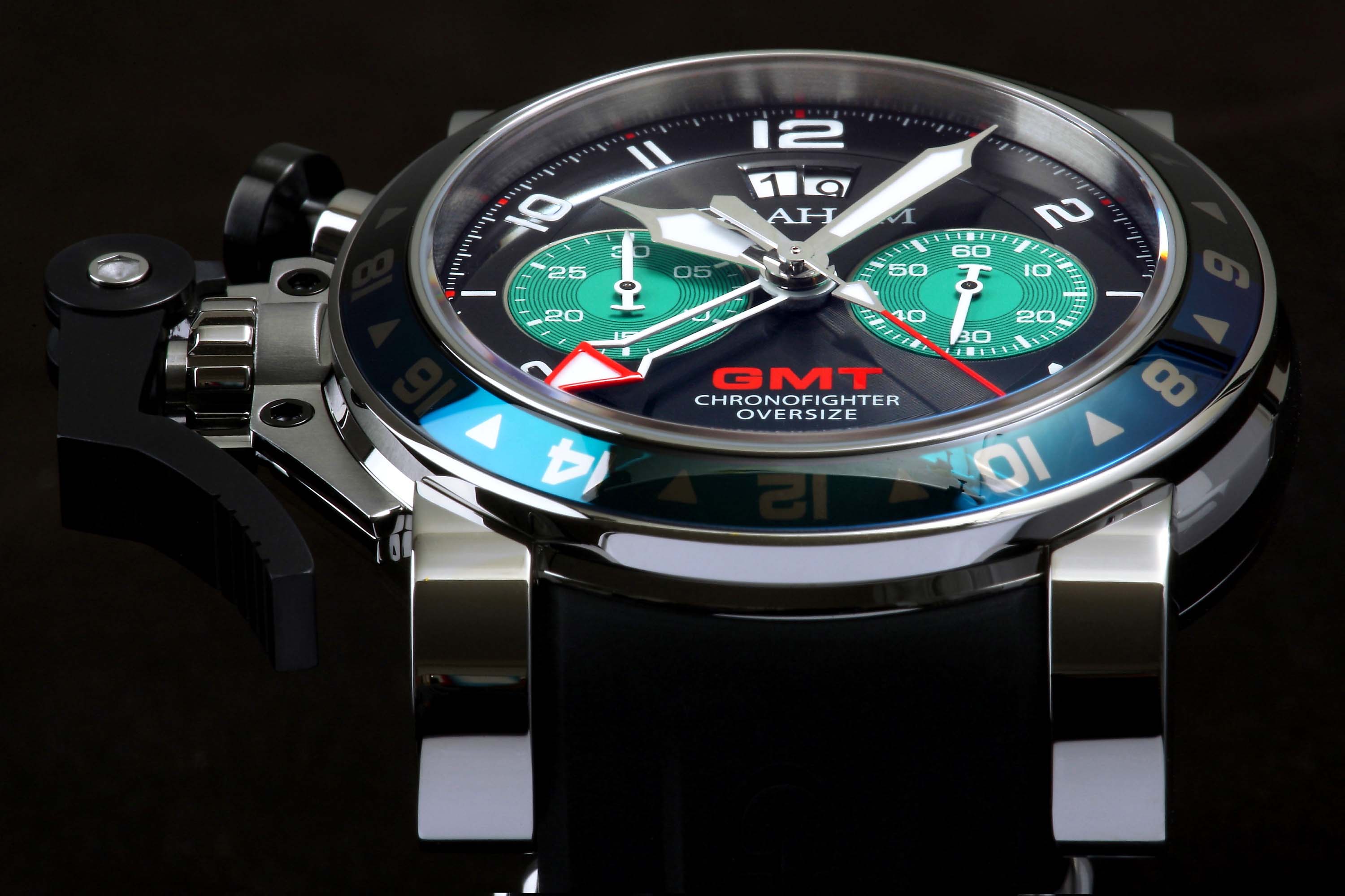 La Cote des Montres : Shooting de la montre Graham Chronofighter ...