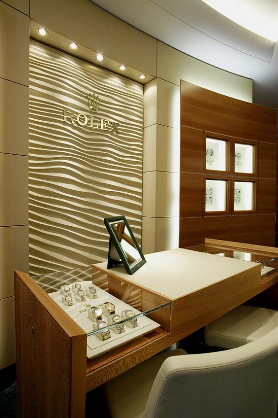 La Cote des Montres : Jean Lassaussois, propriétaire de l’enseigne «Les ...