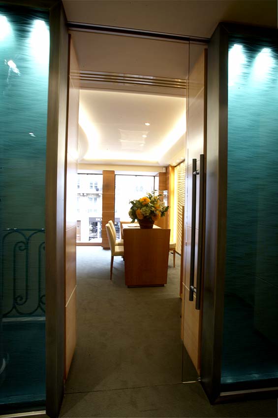 La Cote des Montres : Jean Lassaussois, propriétaire de l’enseigne «Les ...