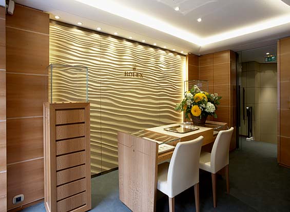 La Cote des Montres : Jean Lassaussois, propriétaire de l’enseigne «Les ...