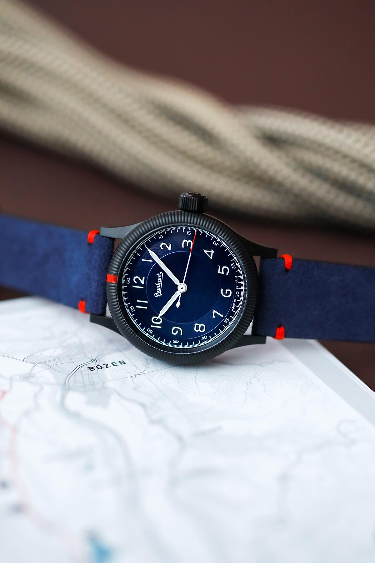 La Cote des Montres : La montre Hanhart Pioneer Flieger One NightBlue ...