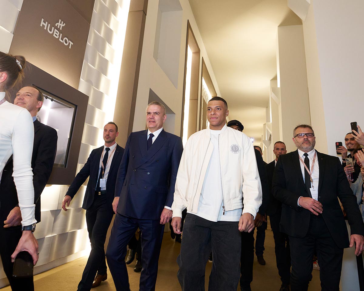 La Cote des Montres : Kylian Mbappé lance la montre officielle Hublot ...